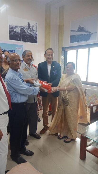 Schiller India Installs The First AED In Mumbai's Suburban Railways: A ...